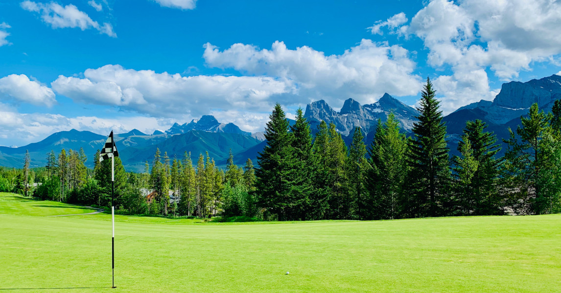 The Worlds Most Luxurious Golf Courses · The Sybarite